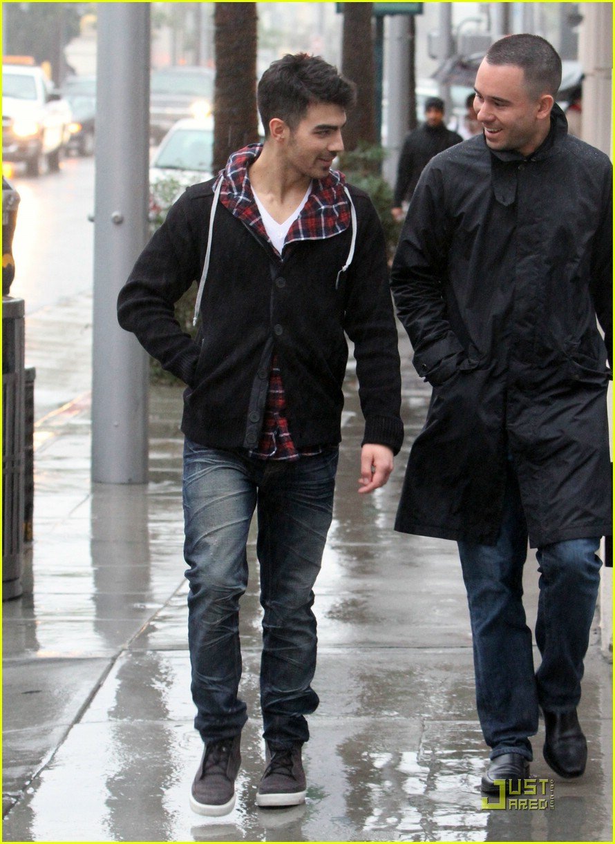 Joe Jonas: Rain, Rain, Go Away | Photo 398358 - Photo Gallery | Just ...