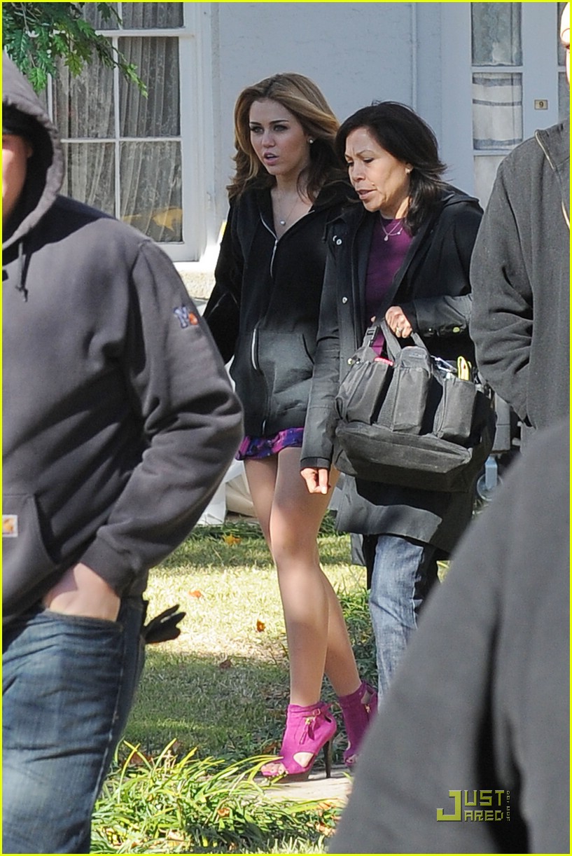 Miley Cyrus Goes 'Undercover' in New Orleans | Photo 397617 - Photo ...
