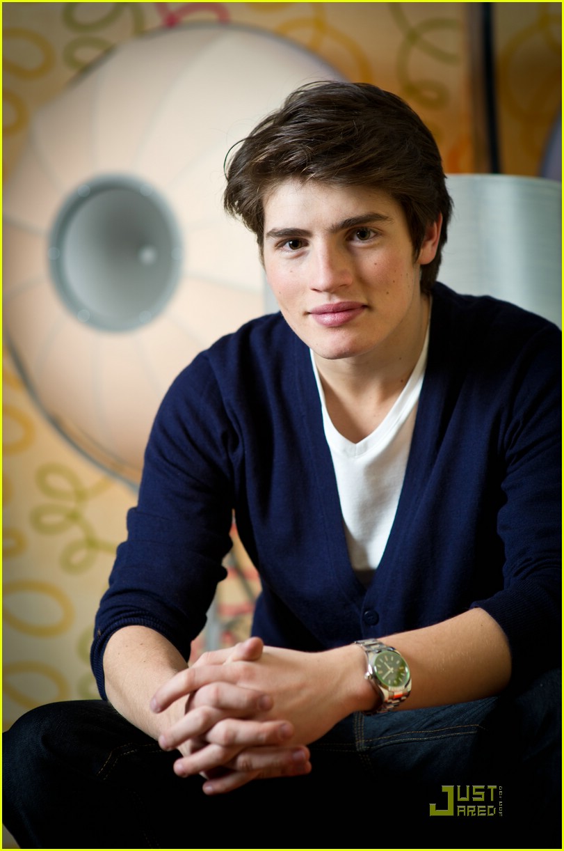 Gregg Sulkin 2024 Fotoshooting The Costumes In Marvel's New Teen