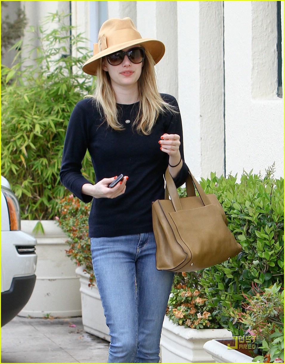 Emma Roberts: Drybar Beauty | Photo 410970 - Photo Gallery | Just Jared Jr.