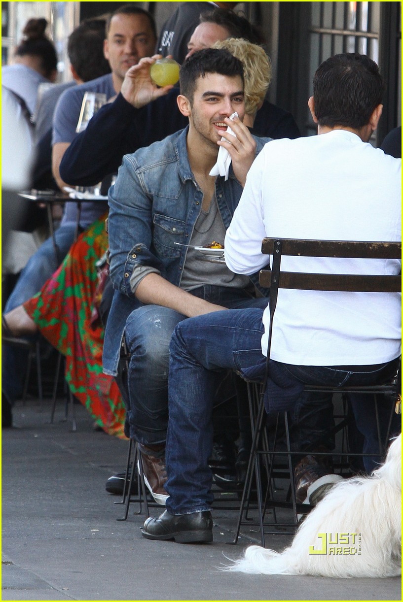 Joe Jonas: Joan's on Third Lunch! | Photo 407633 - Photo Gallery | Just ...