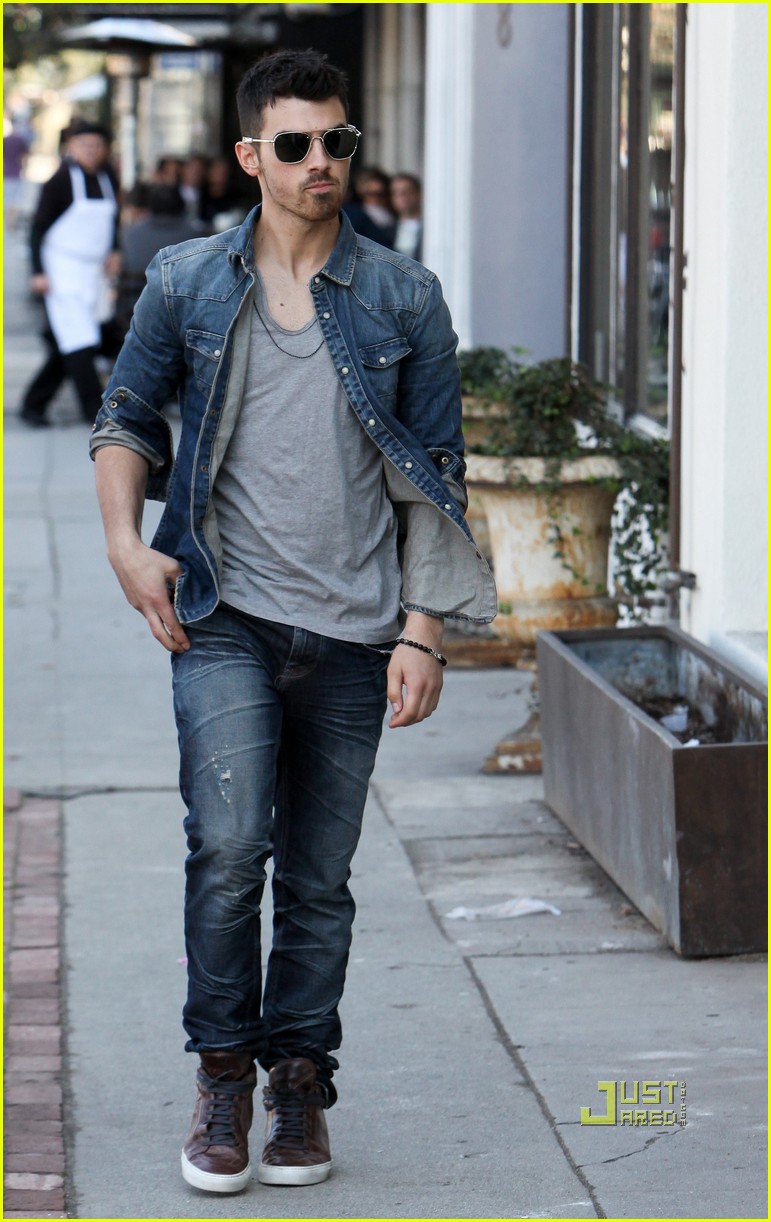 Joe Jonas: Joan's on Third Lunch! | Photo 407645 - Photo Gallery | Just ...