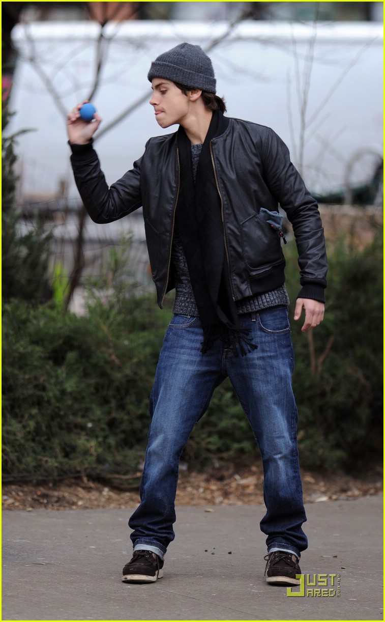 Abigail Breslin & Jake T. Austin: New Year's Eve in NYC! | Photo 412167 ...