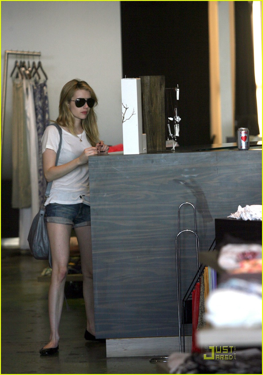 Emma Roberts Shops Planet Blue for Basics | Photo 411995 - Photo ...