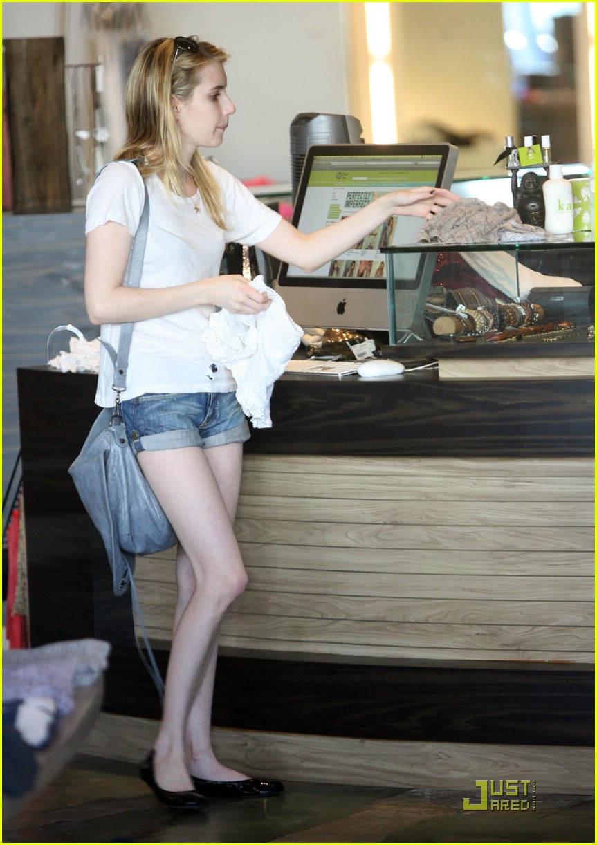 Emma Roberts Shops Planet Blue for Basics | Photo 412000 - Photo ...