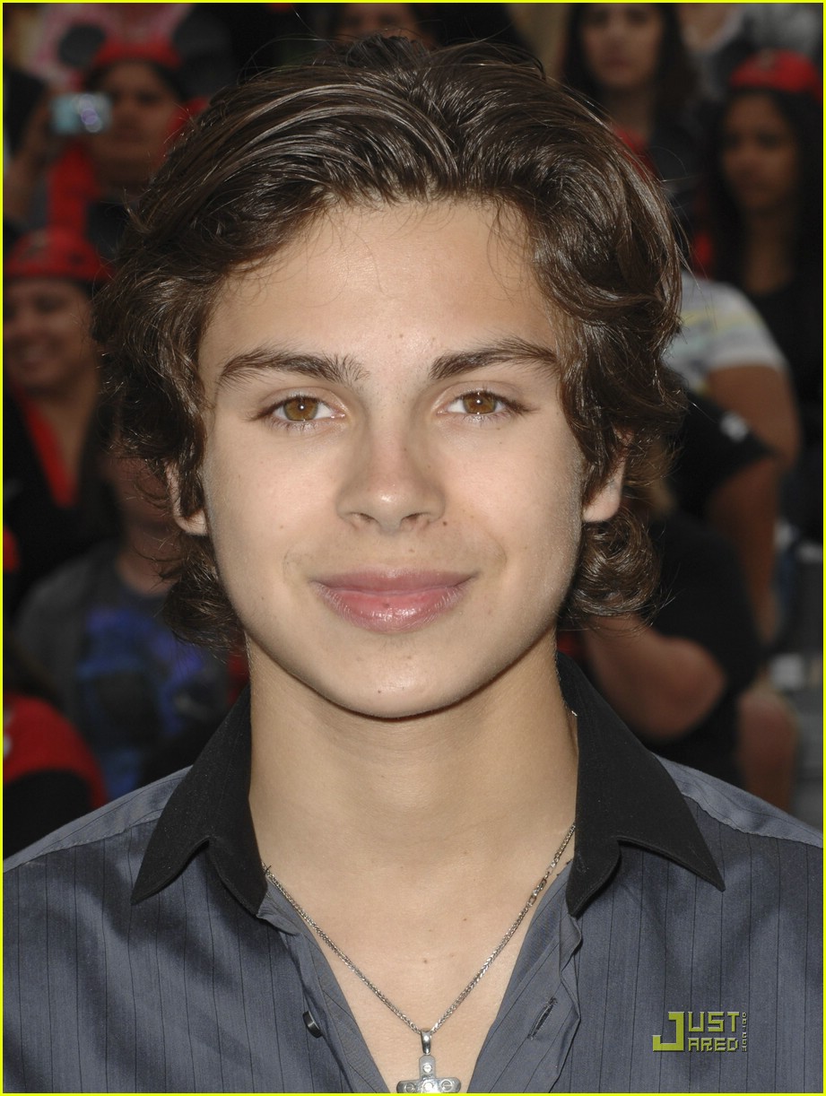 Jake T. Austin: They Shut Down Disneyland! | Photo 416299 - Photo ...
