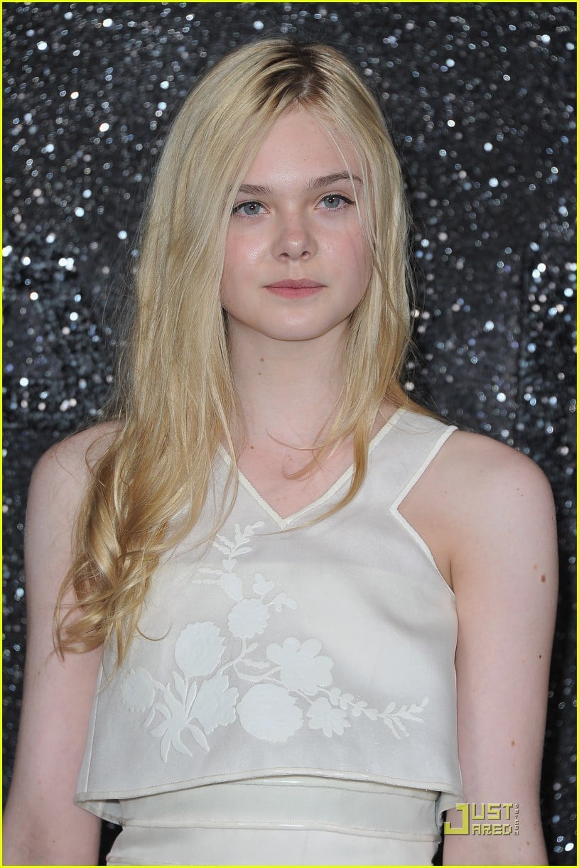 Elle Fanning: Chanel Haute Couture Show | Photo 424914 - Photo Gallery ...