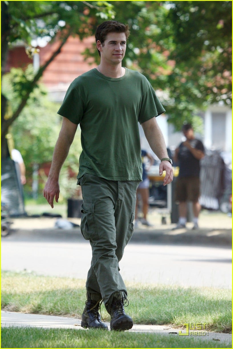 Liam Hemsworth: 'AWOL' Green Guy! | Photo 426873 - Photo Gallery | Just ...