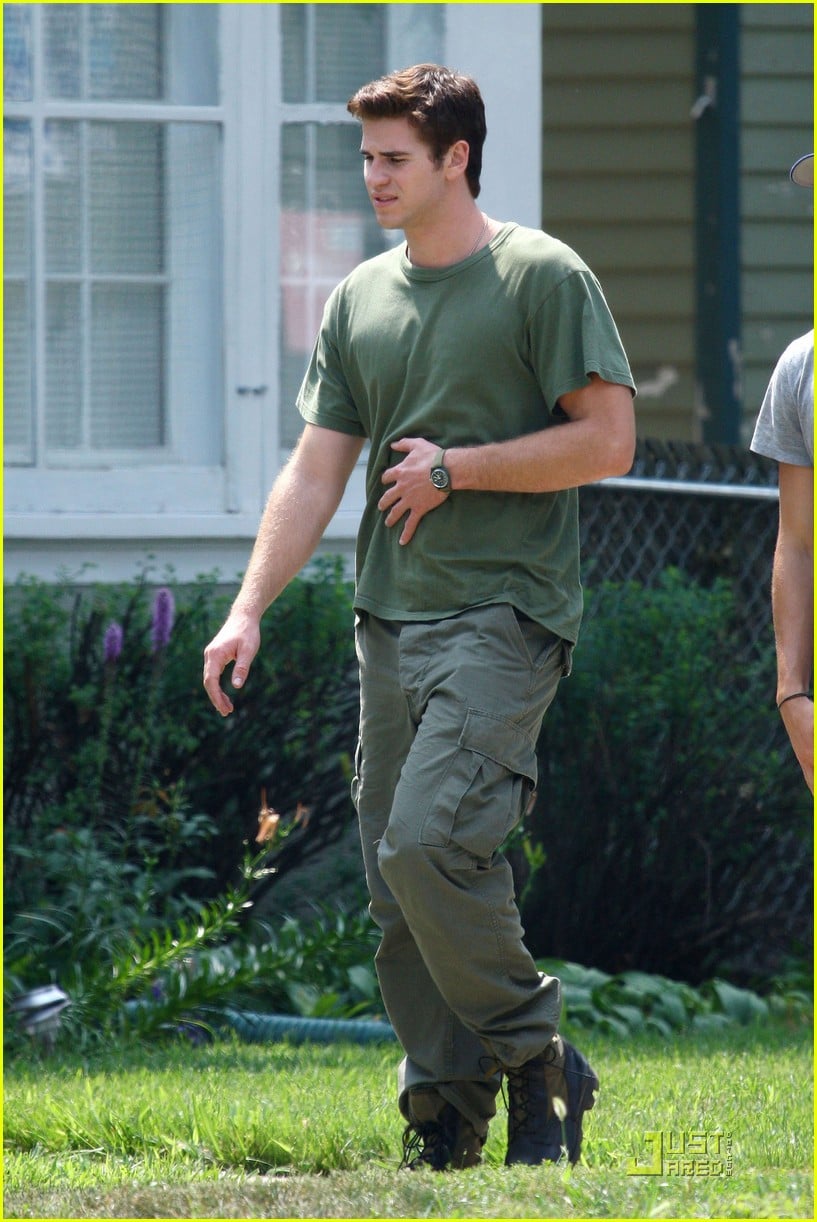 Liam Hemsworth: 'AWOL' Green Guy! | Photo 426879 - Photo Gallery | Just ...