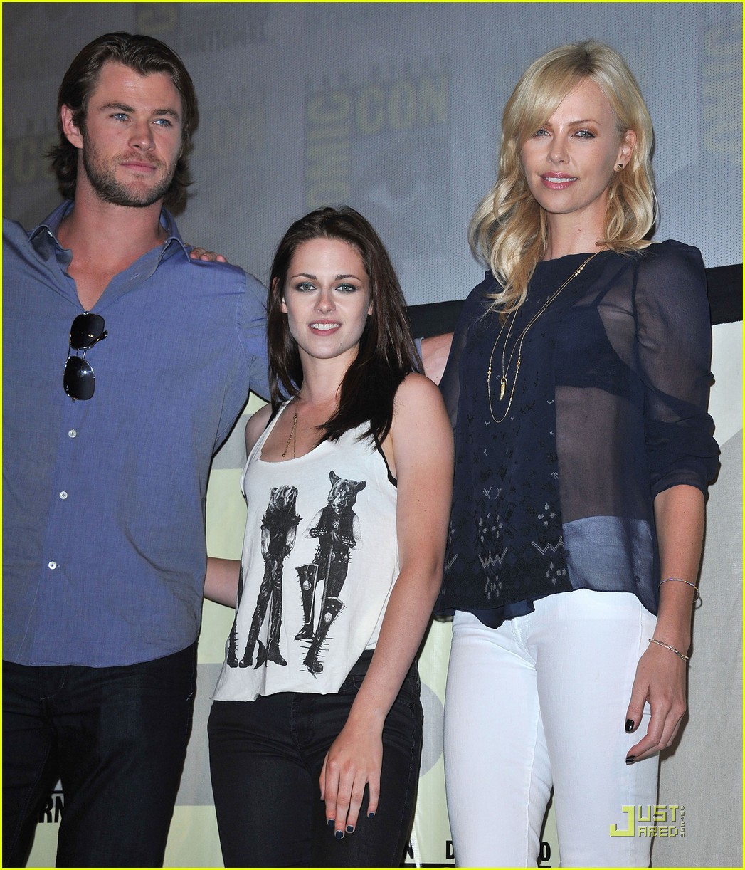 Kristen Stewart: Snow White Smiley | Photo 427800 - Photo Gallery ...