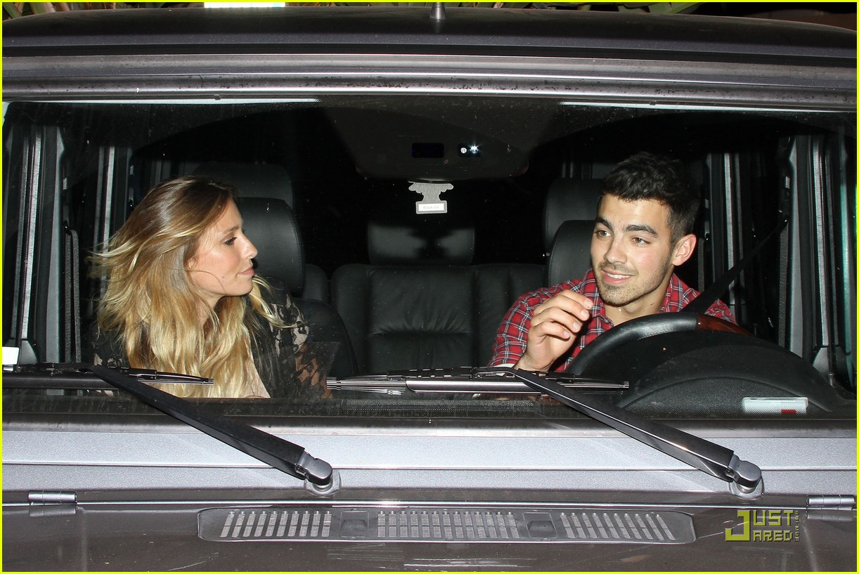 Joe Jonas: Dinner Date at Susan Feniger's Street | Photo 431315 - Photo ...
