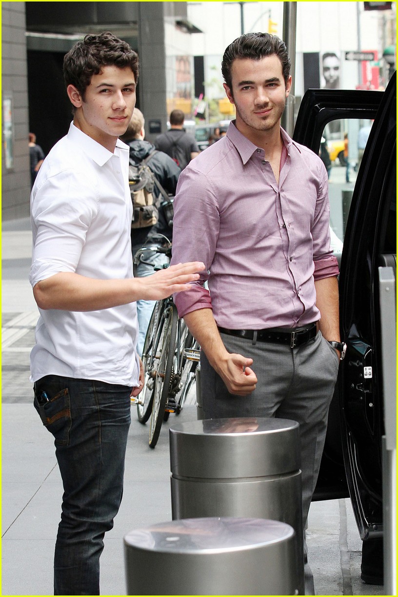 Nick & Kevin Jonas: Smiling Siblings! | Photo 435302 - Photo Gallery ...