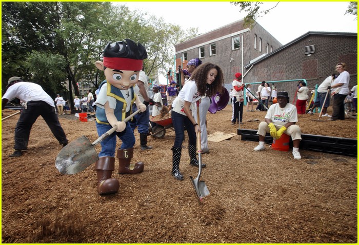 Madison Pettis Builds a Playground in Philadelphia | Photo 439292 ...