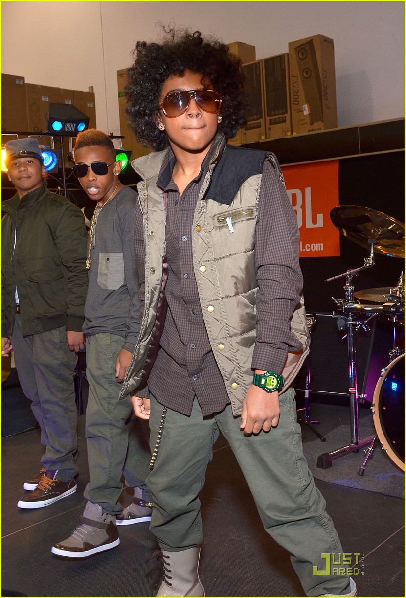 Mindless Behavior: Hello Fans in Philly! | Photo 437918 - Photo Gallery ...