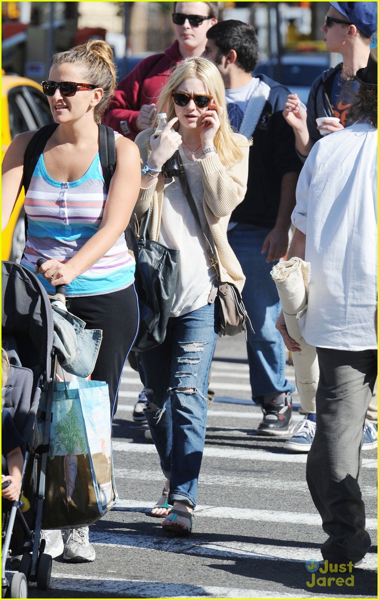 Dakota Fanning: Sun Squints | Photo 440832 - Photo Gallery | Just Jared Jr.