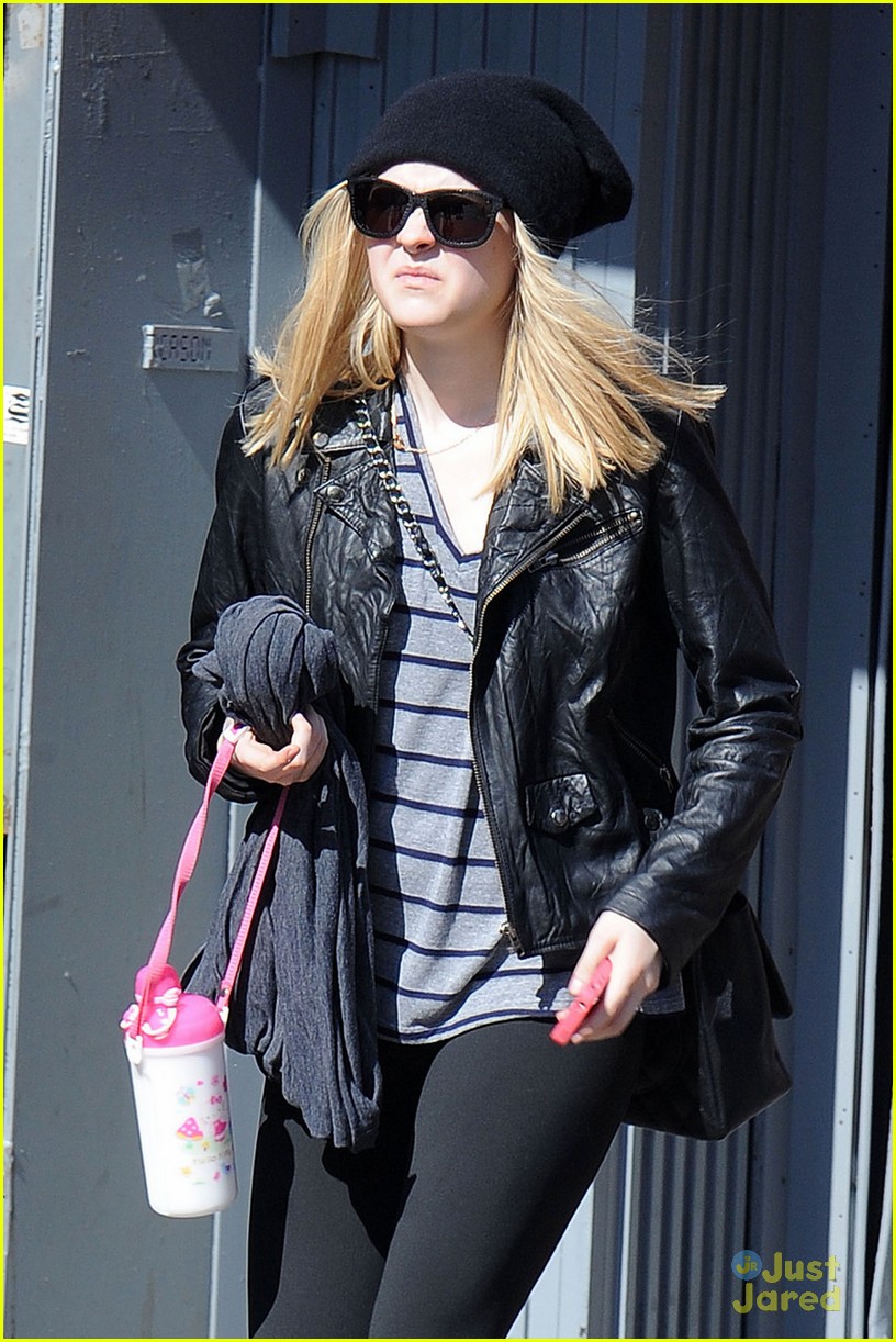 Dakota Fanning: Sun Squints | Photo 440833 - Photo Gallery | Just Jared Jr.