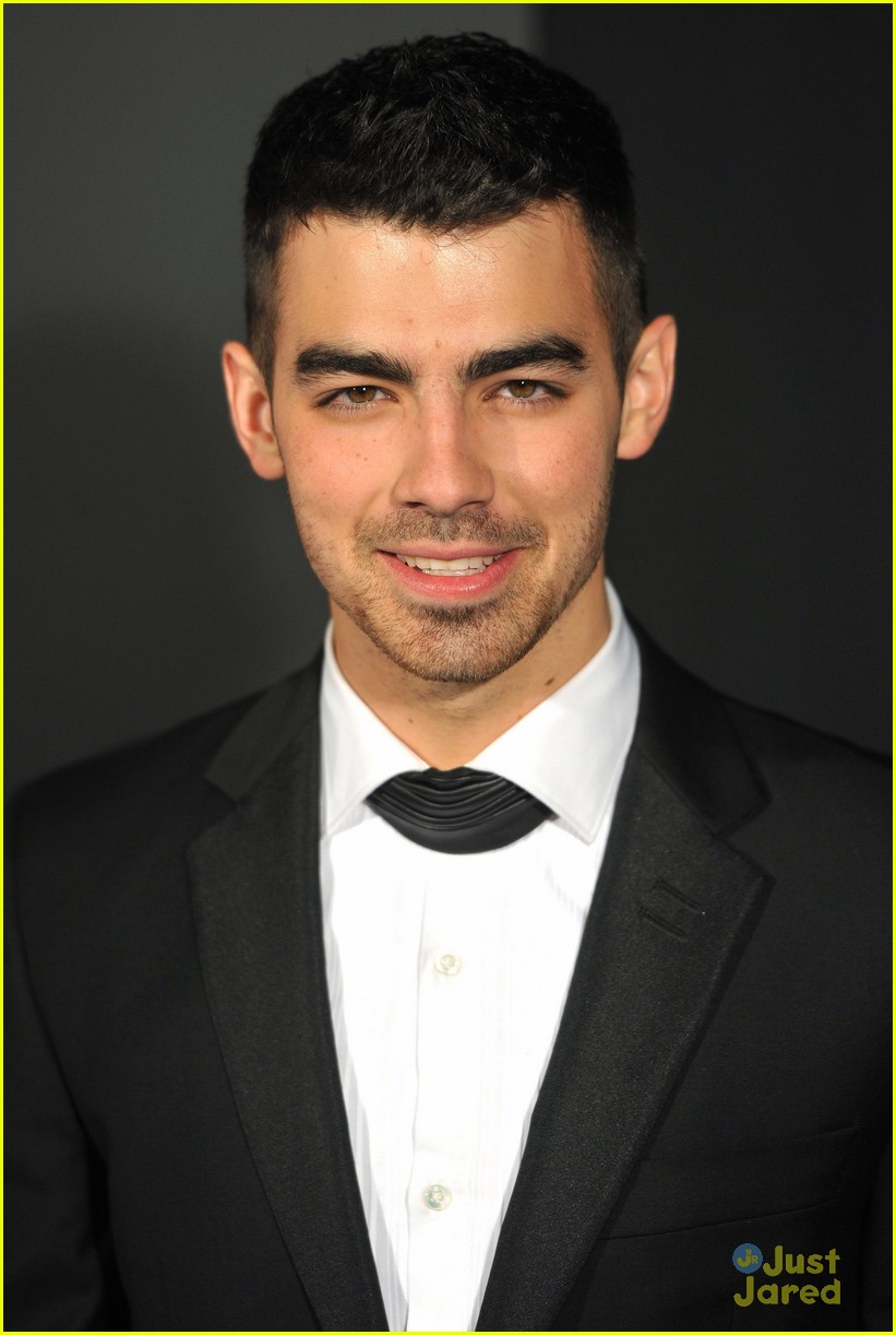 Joe Jonas Supports Elton John AIDS Foundation | Photo 444925 - Photo ...
