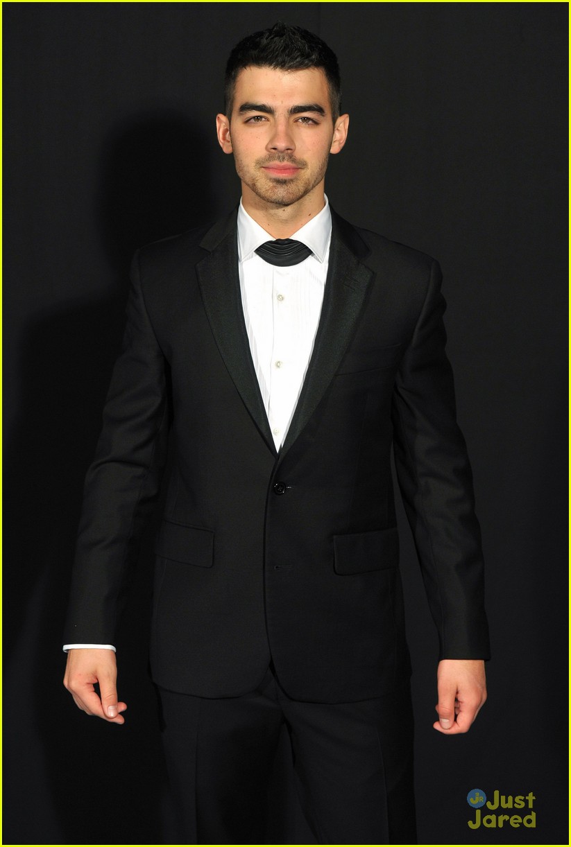 Joe Jonas Supports Elton John AIDS Foundation | Photo 444927 - Photo ...