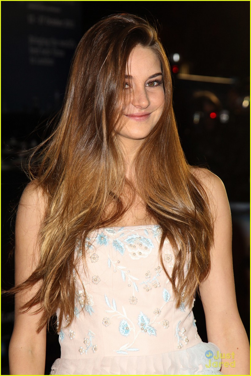 Shailene Woodley: Dior Darling at 'Descendents' Premiere | Photo 443319 ...