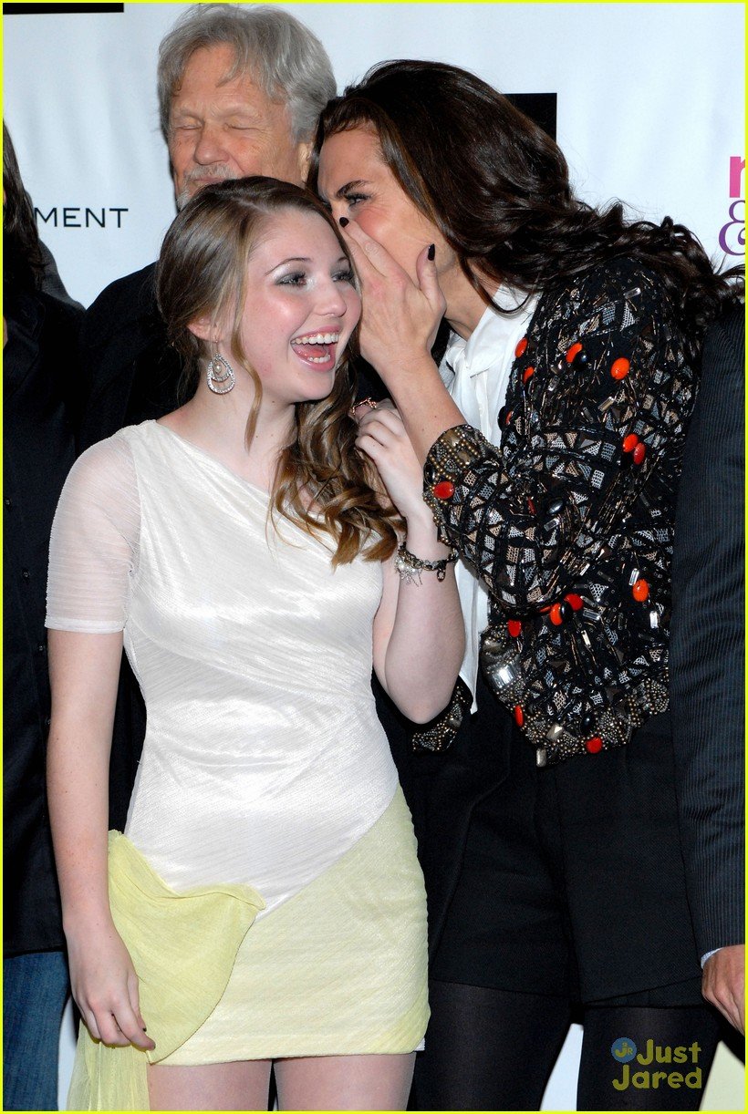 Sammi Hanratty: 'The Greening of Whitney Brown' Premiere | Photo 446363 ...