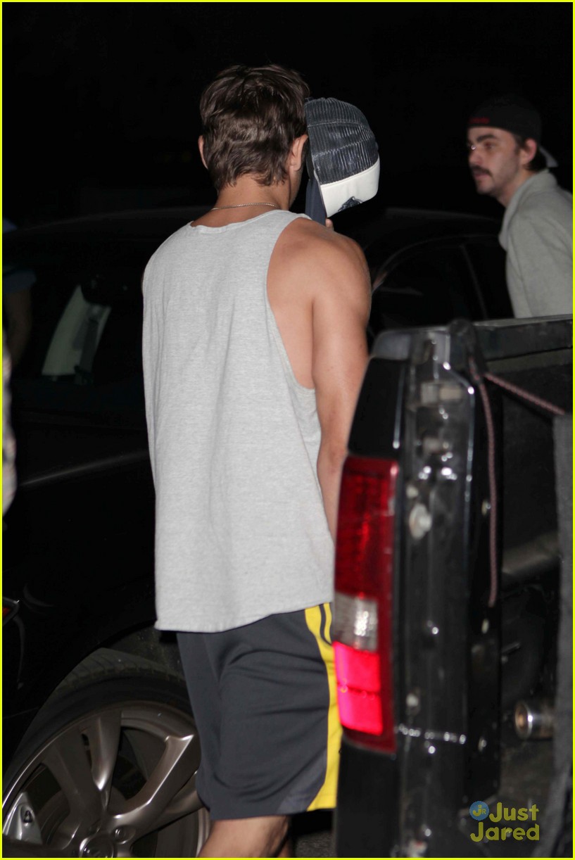 Zac Efron: New Year, New Resolution! | Photo 453995 - Photo Gallery ...