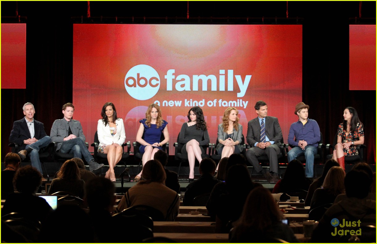 Katie Leclerc & Vanessa Marano: TCA Panel Pair | Photo 454366 - Photo ...