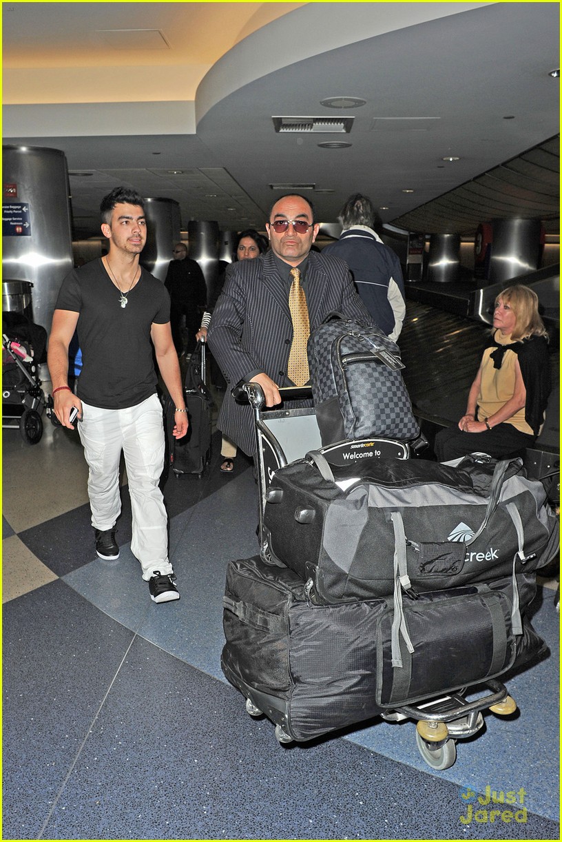 Joe Jonas: New Jonas Brothers Music By End of the Year! | Photo 460615 ...