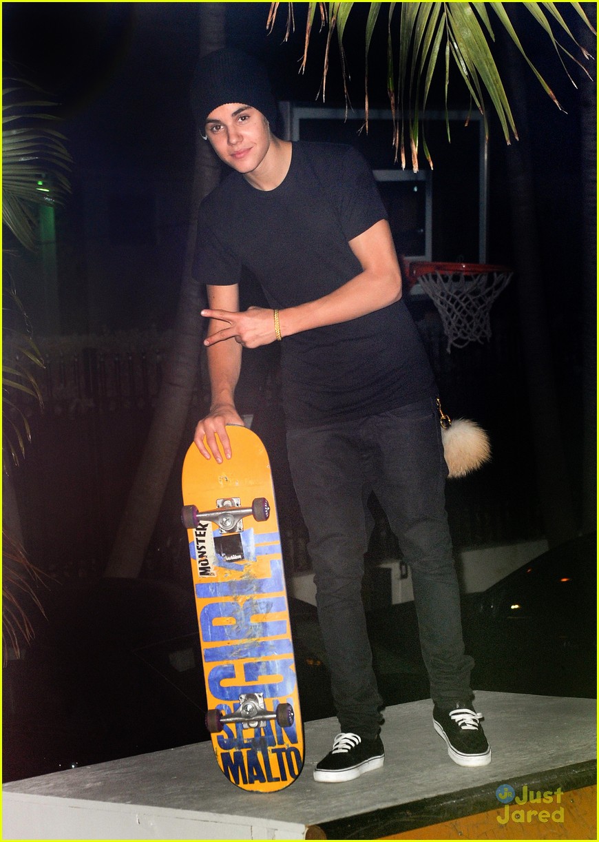 Justin Bieber: Skateboarding in Miami | Photo 458132 - Photo Gallery ...