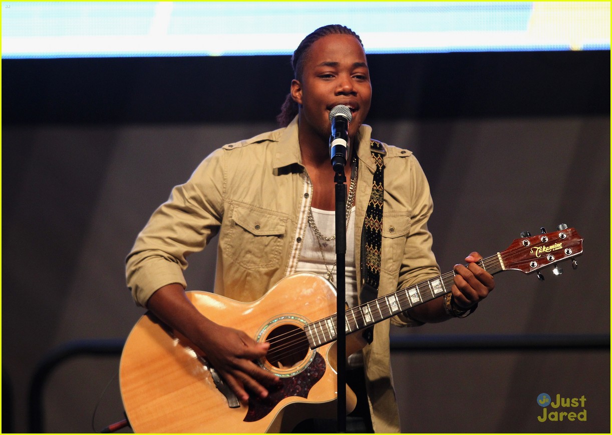 Leon Thomas: Super Bowl Kids Day! | Photo 458070 - Photo Gallery | Just ...