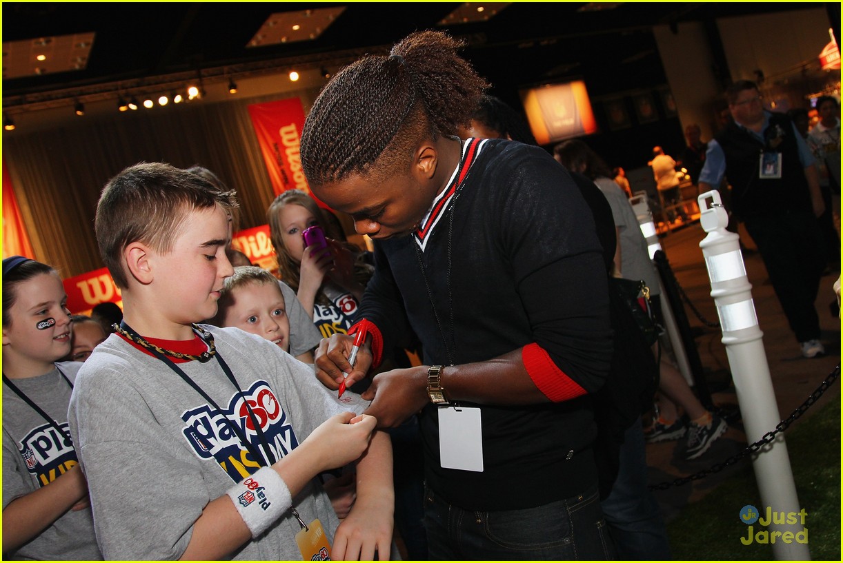 Leon Thomas: Super Bowl Kids Day! | Photo 458071 - Photo Gallery | Just ...