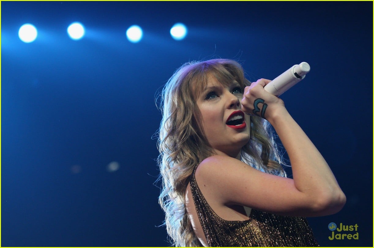 Taylor Swift & B.o.B. Collaboration Coming! | Photo 464657 - Photo ...