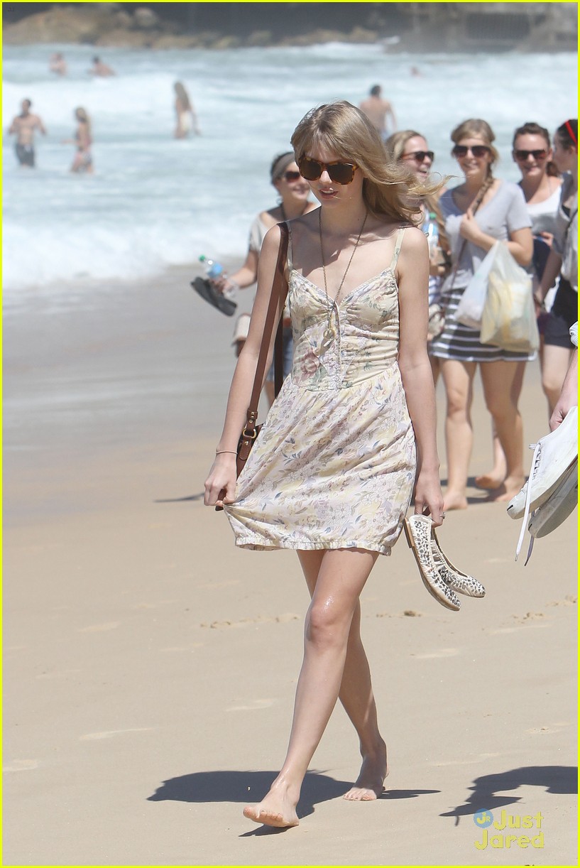 Full Sized Photo of taylor swift bondi beach 07 | Taylor Swift: Bondi ...