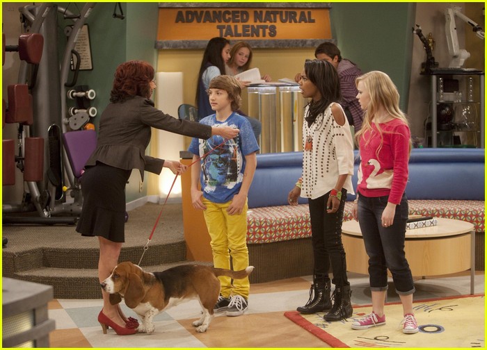 Zendaya Guest Stars on 'A.N.T. Farm' Season Two Premiere! | Photo ...