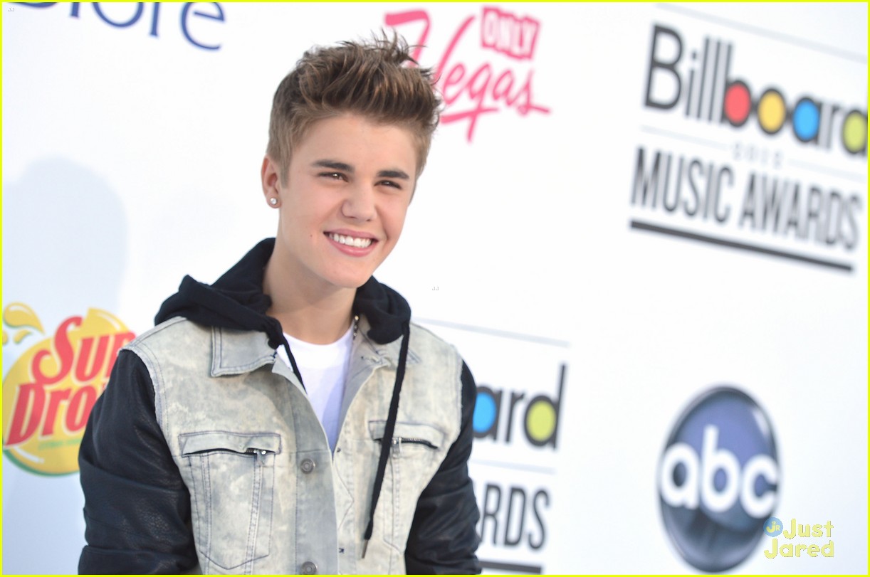 Justin Bieber WINS Social Artist of the Year at Billboard Music Awards ...