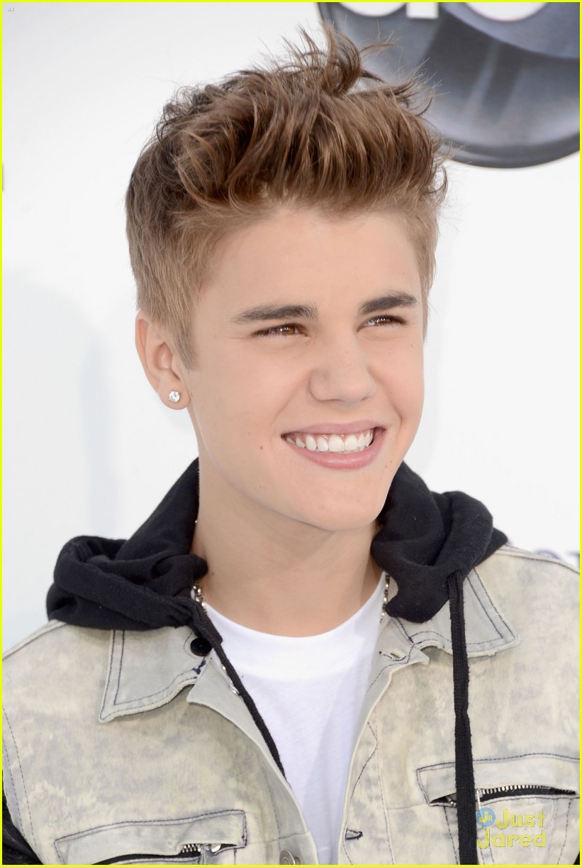 Justin Bieber WINS Social Artist of the Year at Billboard Music Awards ...