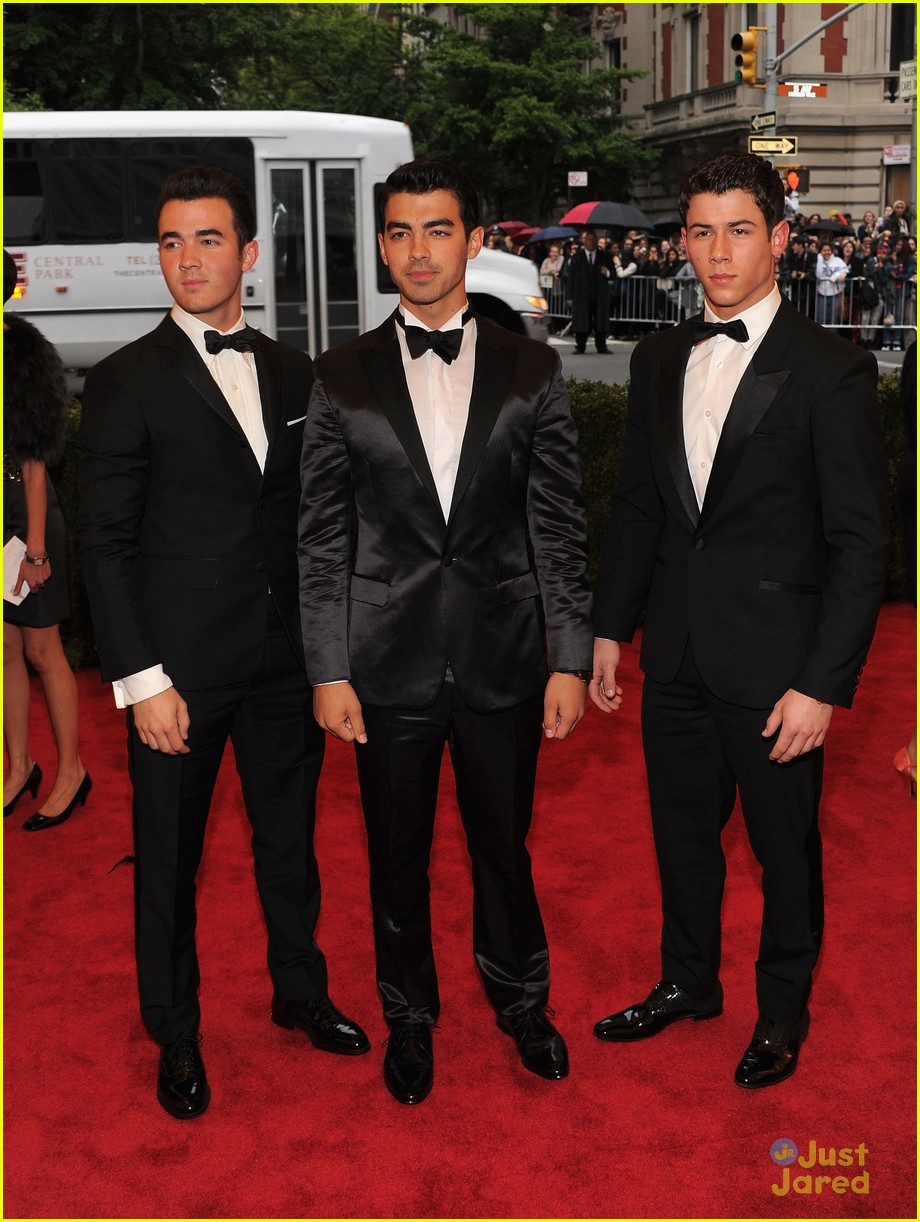 Nick, Joe & Kevin Jonas - Met Ball 2012 | Photo 471833 - Photo Gallery ...