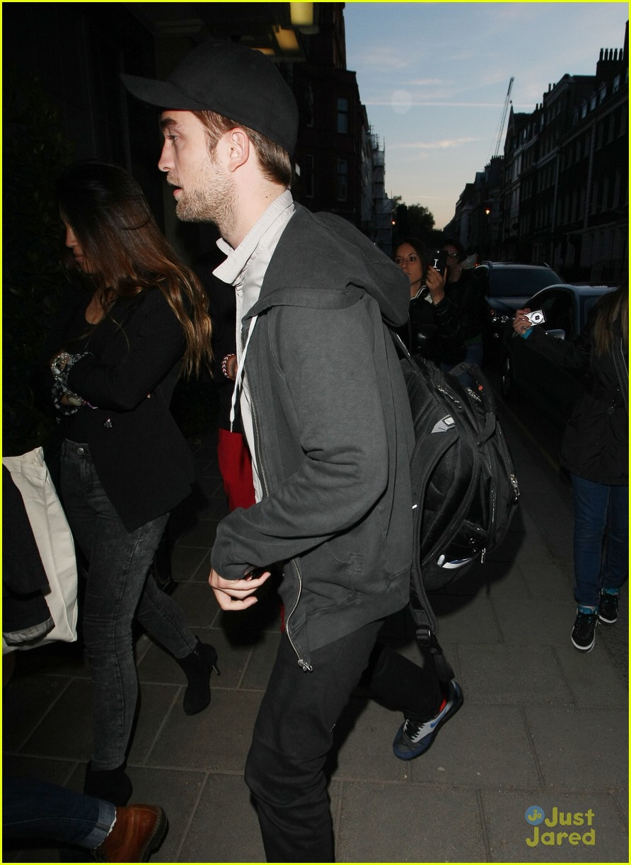 Robert Pattinson: Claridge's Birthday Celebration | Photo 472706 ...