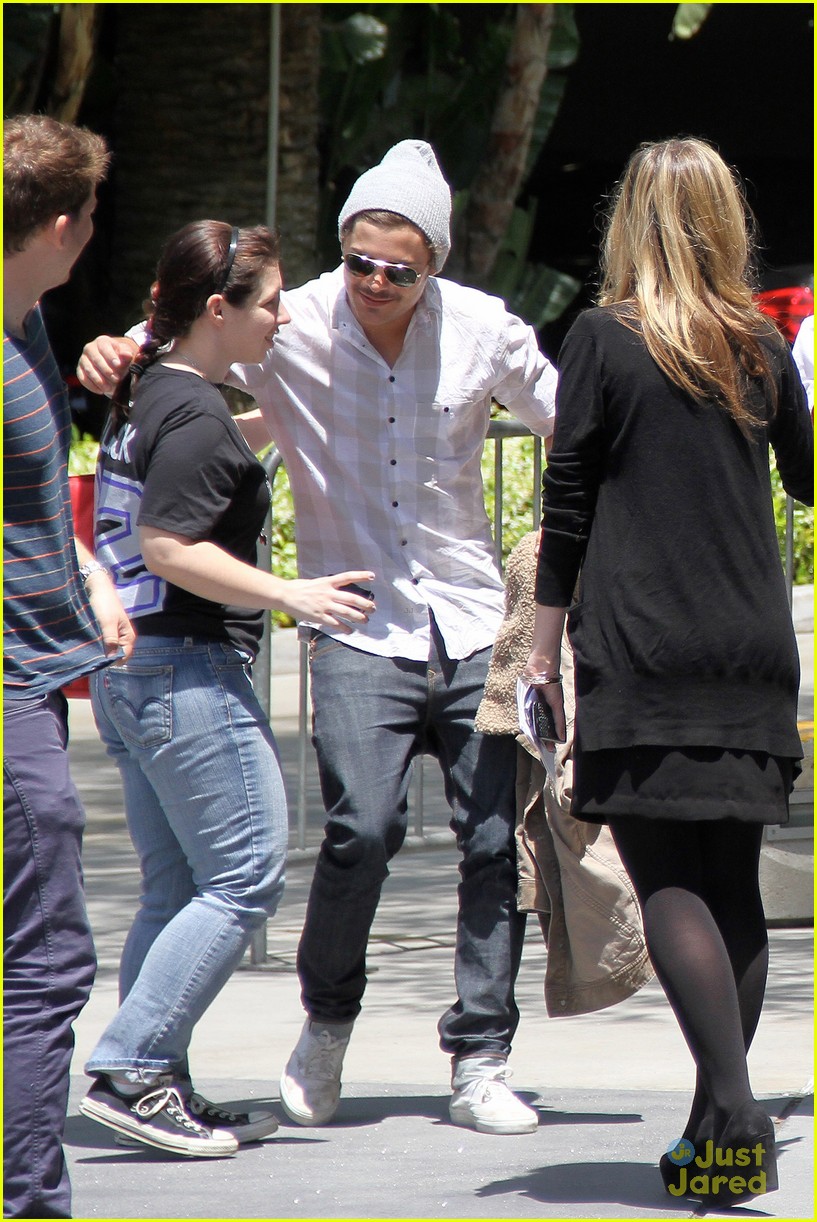 Zac Efron: Hockey Game Hunk | Photo 473811 - Photo Gallery | Just Jared Jr.