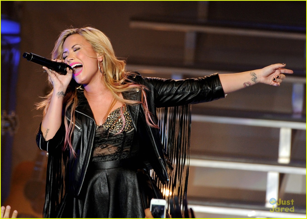 Demi Lovato Goes To The Greek | Photo 482967 - Photo Gallery | Just ...