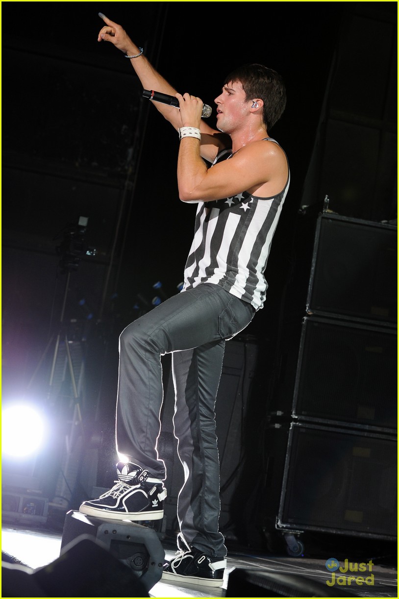 Big Time Rush Make It Rain in West Palm Beach | Photo 490622 - Photo ...