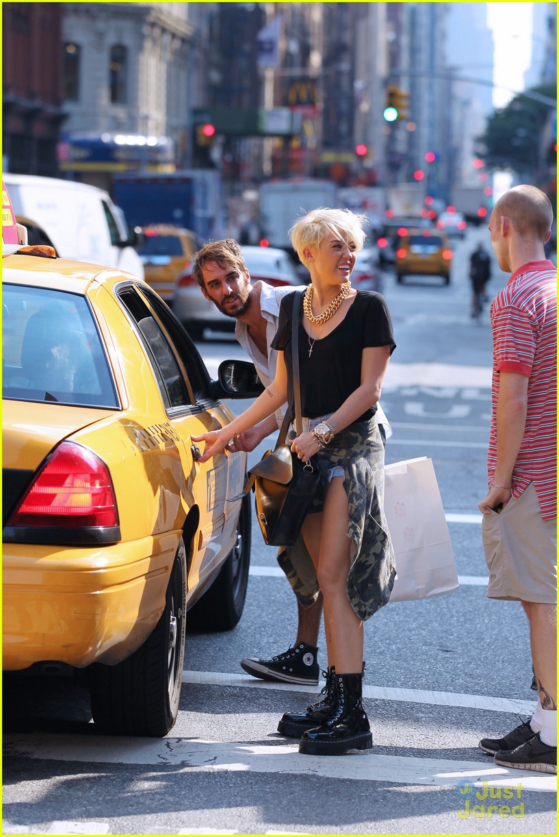 Miley Cyrus: Shopping Spree | Photo 490245 - Photo Gallery | Just Jared Jr.
