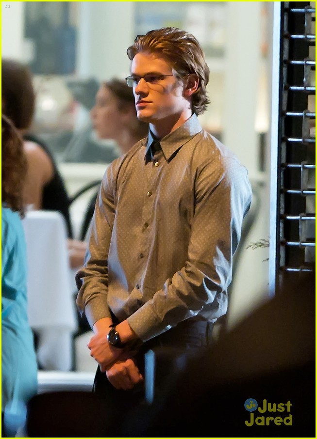 Liam Hemsworth & Lucas Till: 'Paranoia' Night Shoots | Photo 485875 ...
