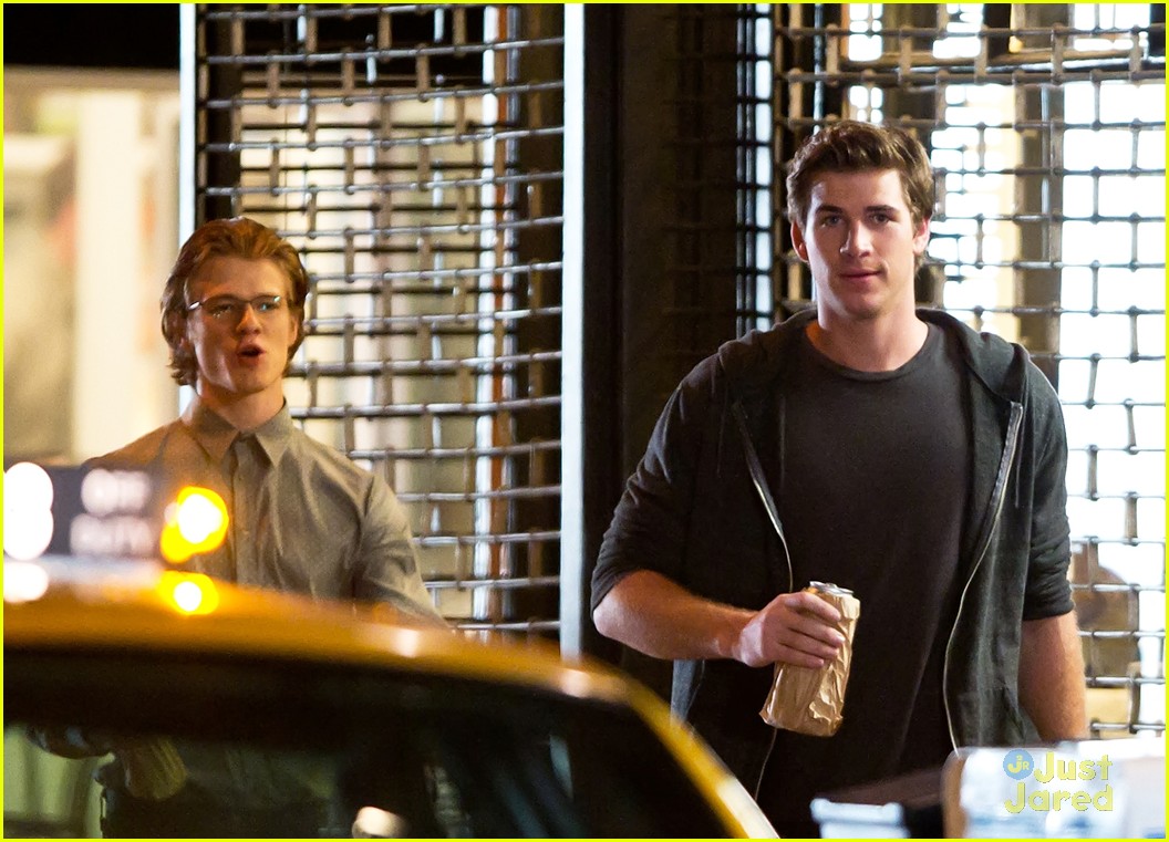 Liam Hemsworth & Lucas Till: 'Paranoia' Night Shoots | Photo 485876 ...