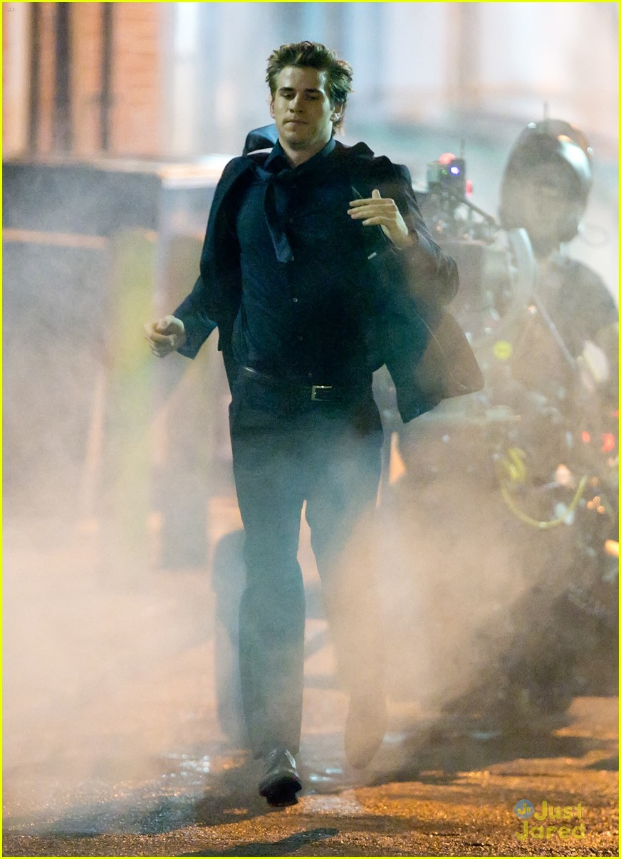 Liam Hemsworth: 'All Women Think Men Look Good in Suits' | Photo 486080 ...