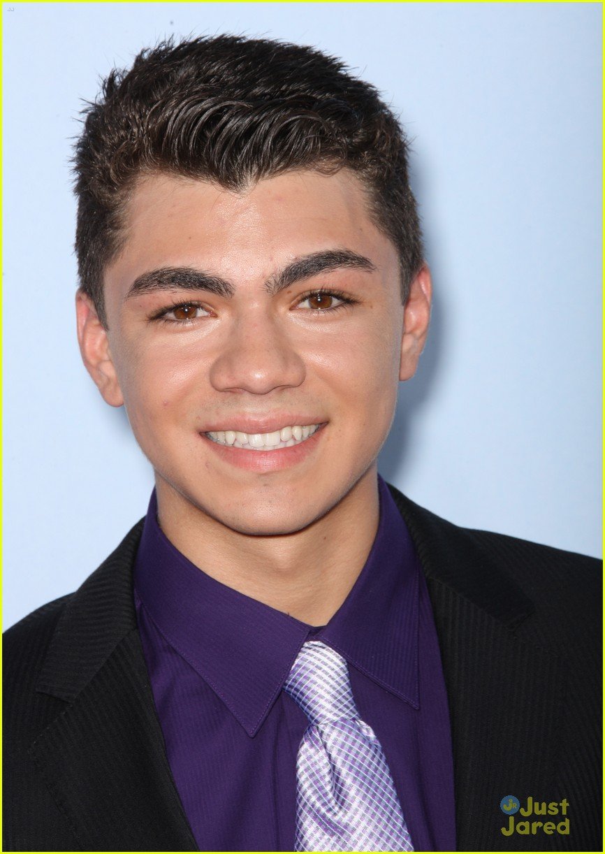 Bella Thorne & Adam Irigoyen: ALMA Awards 2012 | Photo 495788 - Photo ...