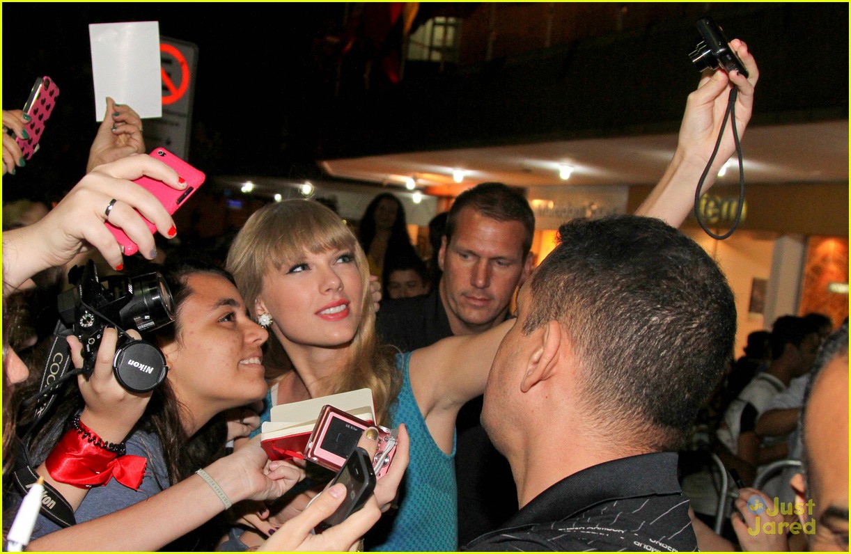 Taylor Swift: Fan Friendly in Brazil | Photo 495273 - Photo Gallery ...