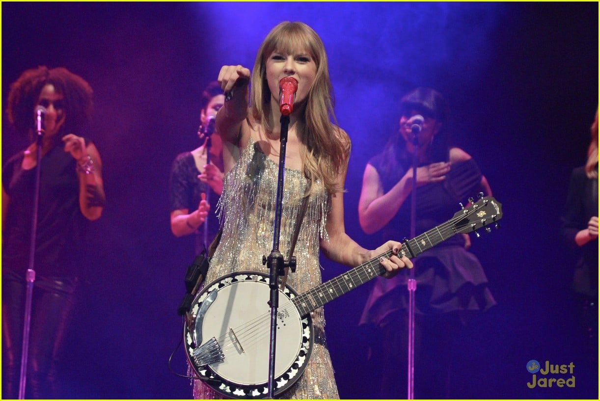 Taylor Swift: Concert in Rio | Photo 495176 - Photo Gallery | Just ...