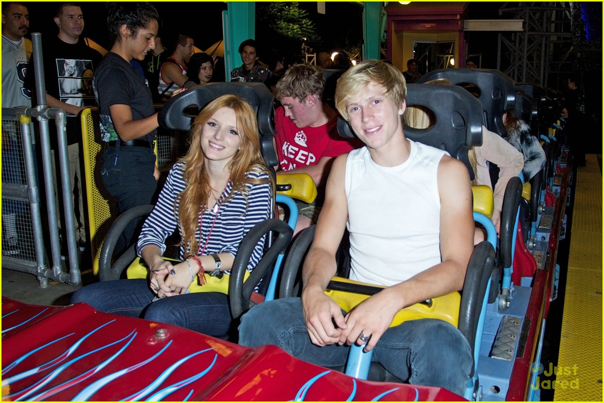 Bella Thorne: Knott's Scary Farm with Tristan Klier! | Photo 499349 ...