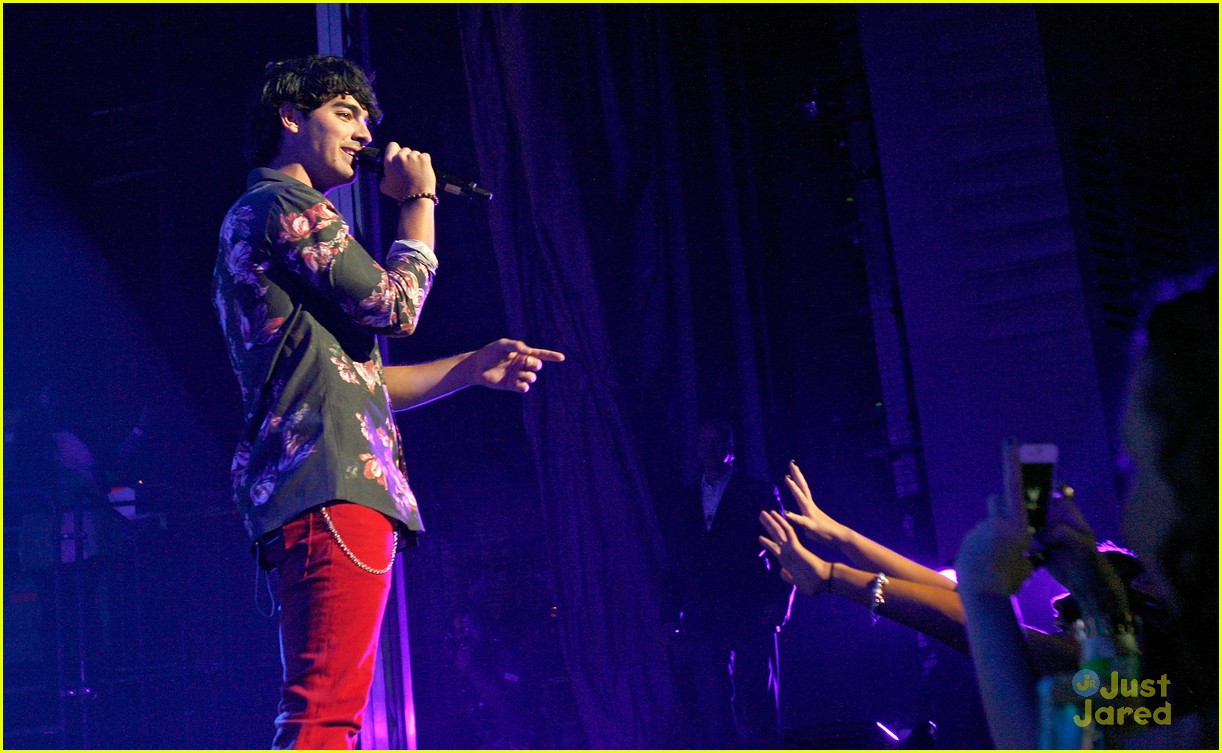 Jonas Brothers Debut New Songs at Radio City Music Hall! | Photo 501886 ...