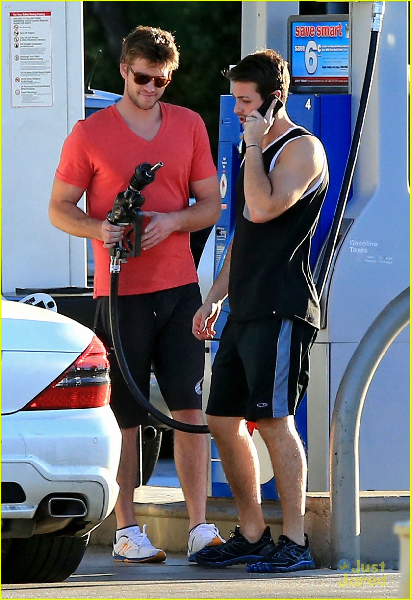 Liam Hemsworth: Gas Station Stop | Photo 505497 - Photo Gallery | Just ...